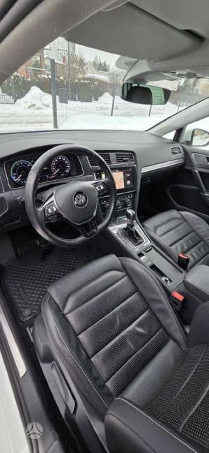White Volkswagen Golf 2018 in Kaunas, with an engine capacity of 0.00 L and mileage of 148 thousand km for 9900 €, photo 20 on AUTOMOTO.COM.LV