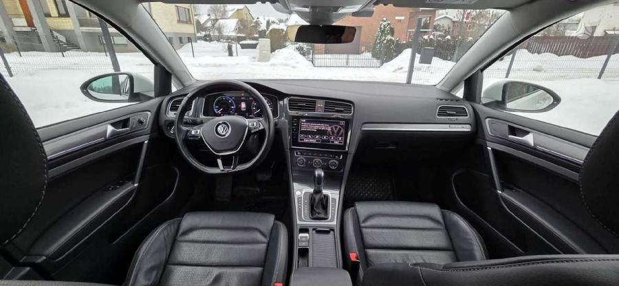 White Volkswagen Golf 2018 in Kaunas, with an engine capacity of 0.00 L and mileage of 148 thousand km for 9900 €, photo 21 on AUTOMOTO.COM.LV