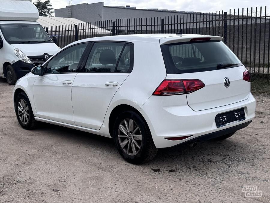White Volkswagen Golf 2018 in Vilnius, with an engine capacity of 1.60 L and mileage of 208 thousand km for 6950 €, photo 5 on AUTOMOTO.COM.LV