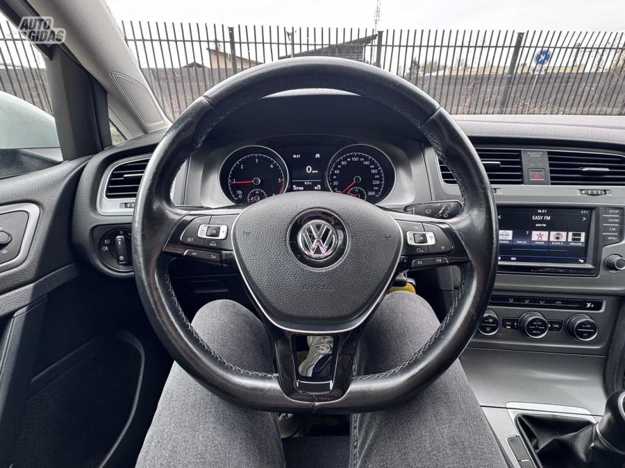 White Volkswagen Golf 2018 in Vilnius, with an engine capacity of 1.60 L and mileage of 208 thousand km for 6950 €, photo 12 on AUTOMOTO.COM.LV