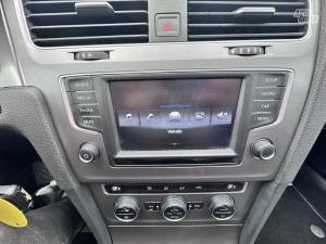 White Volkswagen Golf 2018 in Vilnius, with an engine capacity of 1.60 L and mileage of 208 thousand km for 6950 €, photo 15 on AUTOMOTO.COM.LV