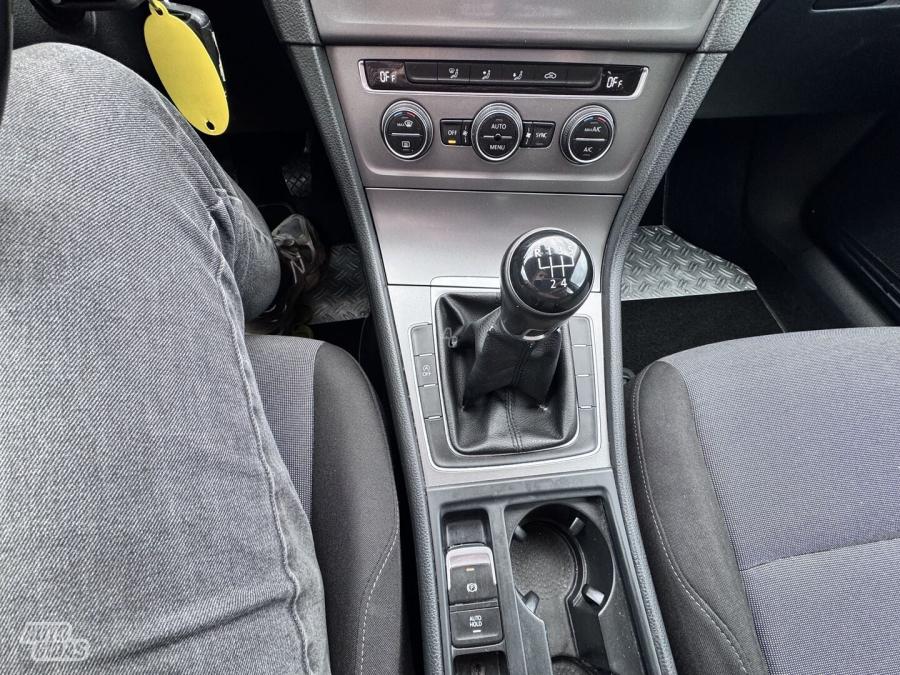 White Volkswagen Golf 2018 in Vilnius, with an engine capacity of 1.60 L and mileage of 208 thousand km for 6950 €, photo 16 on AUTOMOTO.COM.LV