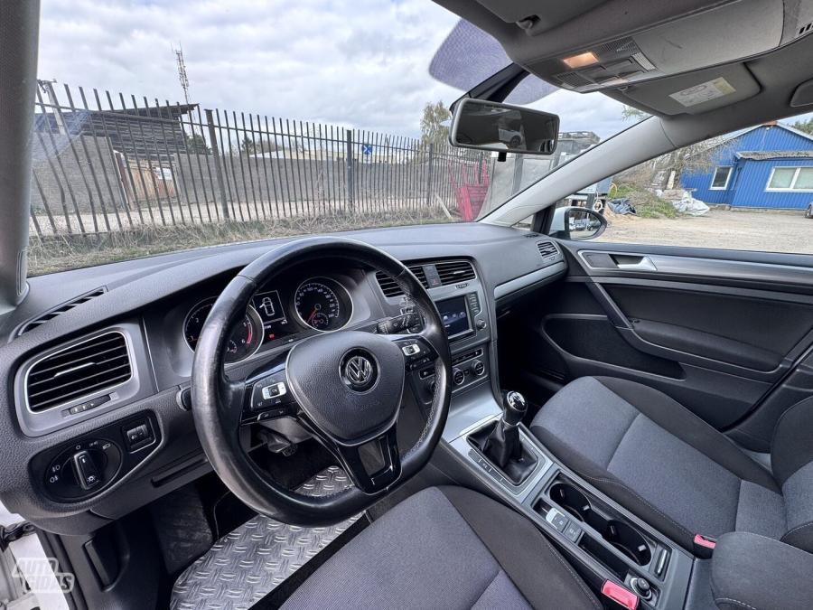 White Volkswagen Golf 2018 in Vilnius, with an engine capacity of 1.60 L and mileage of 208 thousand km for 6950 €, photo 23 on AUTOMOTO.COM.LV