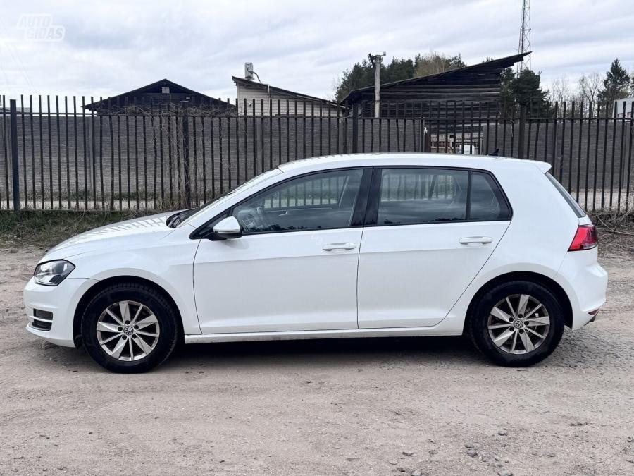 White Volkswagen Golf 2018 in Vilnius, with an engine capacity of 1.60 L and mileage of 208 thousand km for 6950 €, photo 3 on AUTOMOTO.COM.LV