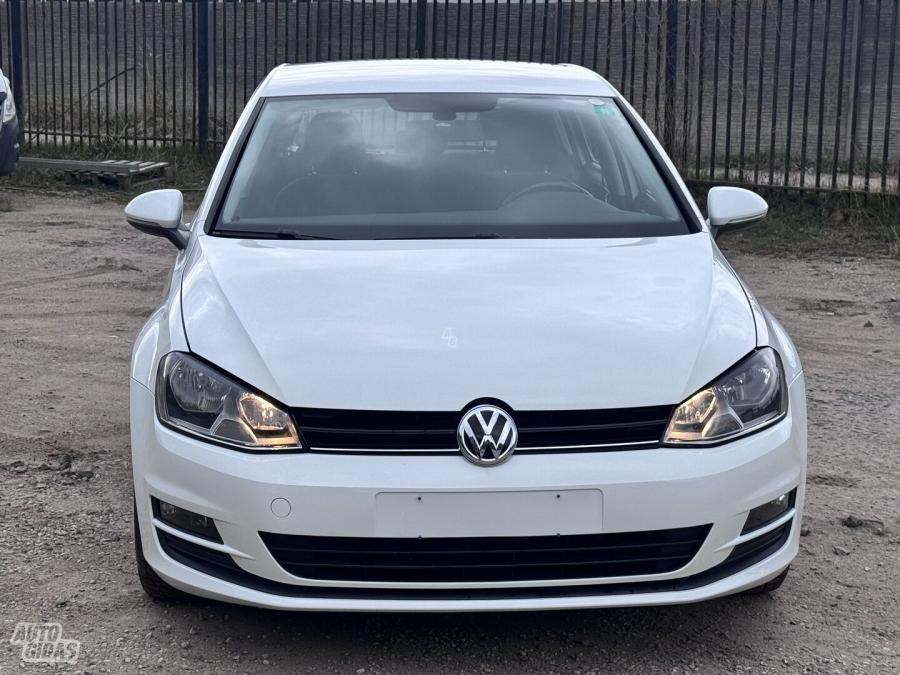 White Volkswagen Golf 2018 in Vilnius, with an engine capacity of 1.60 L and mileage of 208 thousand km for 6950 €, photo 6 on AUTOMOTO.COM.LV