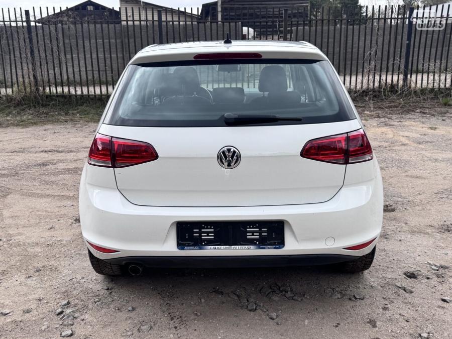White Volkswagen Golf 2018 in Vilnius, with an engine capacity of 1.60 L and mileage of 208 thousand km for 6950 €, photo 10 on AUTOMOTO.COM.LV
