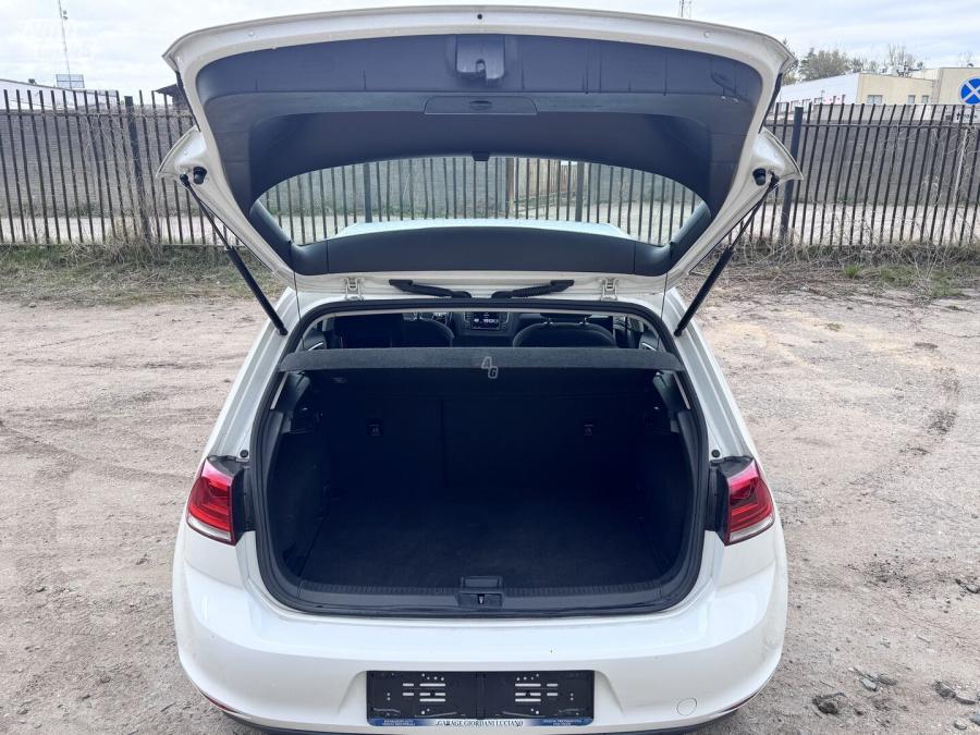 White Volkswagen Golf 2018 in Vilnius, with an engine capacity of 1.60 L and mileage of 208 thousand km for 6950 €, photo 11 on AUTOMOTO.COM.LV