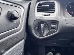 White Volkswagen Golf 2018 in Vilnius, with an engine capacity of 1.60 L and mileage of 208 thousand km for 6950 €, photo 17 on AUTOMOTO.COM.LV