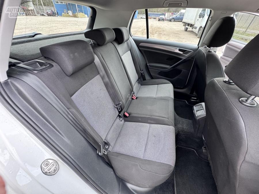 White Volkswagen Golf 2018 in Vilnius, with an engine capacity of 1.60 L and mileage of 208 thousand km for 6950 €, photo 20 on AUTOMOTO.COM.LV
