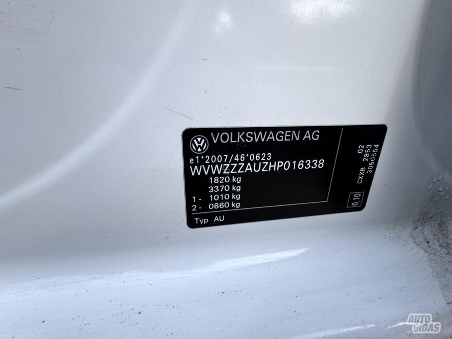 White Volkswagen Golf 2018 in Vilnius, with an engine capacity of 1.60 L and mileage of 208 thousand km for 6950 €, photo 28 on AUTOMOTO.COM.LV