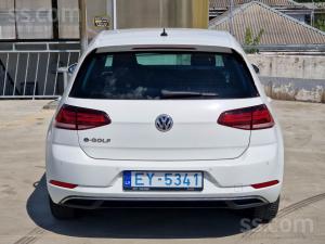 White Volkswagen Golf 2018 in Riga, with an engine capacity of 1.60 L and mileage of 168 thousand km for 10450 €, photo 6 on AUTOMOTO.COM.LV
