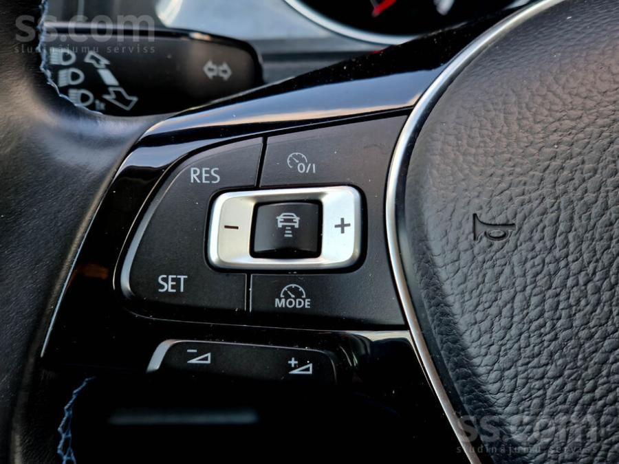 White Volkswagen Golf 2018 in Riga, with an engine capacity of 1.60 L and mileage of 168 thousand km for 10450 €, photo 13 on AUTOMOTO.COM.LV