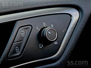 White Volkswagen Golf 2018 in Riga, with an engine capacity of 1.60 L and mileage of 168 thousand km for 10450 €, photo 14 on AUTOMOTO.COM.LV