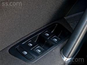 White Volkswagen Golf 2018 in Riga, with an engine capacity of 1.60 L and mileage of 168 thousand km for 10450 €, photo 15 on AUTOMOTO.COM.LV