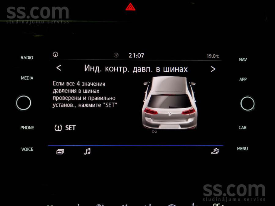 White Volkswagen Golf 2018 in Riga, with an engine capacity of 1.60 L and mileage of 168 thousand km for 10450 €, photo 17 on AUTOMOTO.COM.LV