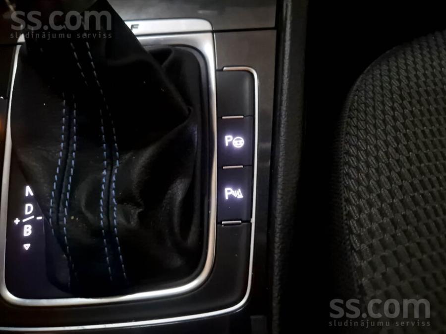 White Volkswagen Golf 2018 in Riga, with an engine capacity of 1.60 L and mileage of 168 thousand km for 10450 €, photo 19 on AUTOMOTO.COM.LV