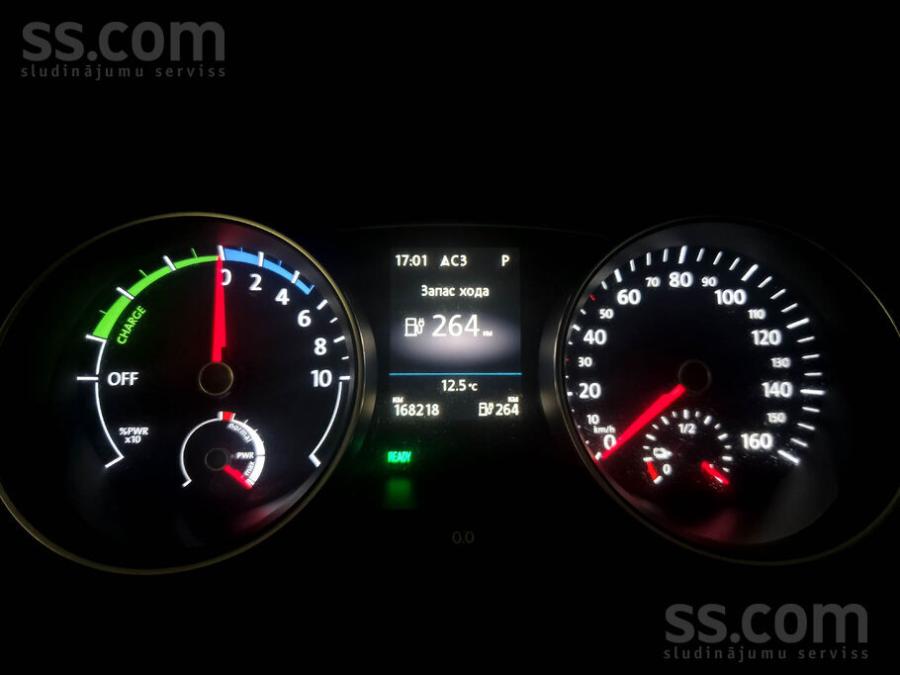 White Volkswagen Golf 2018 in Riga, with an engine capacity of 1.60 L and mileage of 168 thousand km for 10450 €, photo 20 on AUTOMOTO.COM.LV