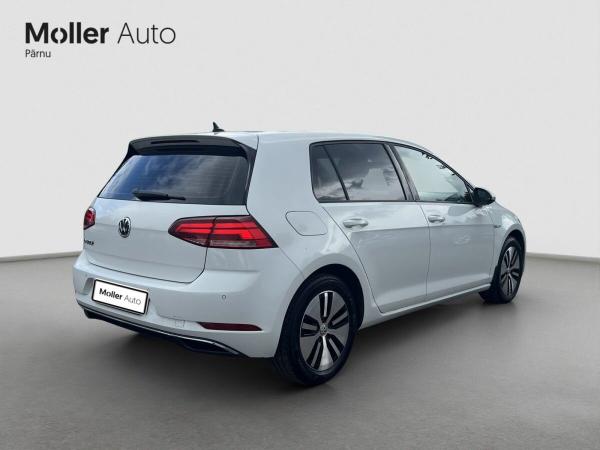 White Volkswagen Golf 2018 in Parnu, with an engine capacity of 0.10 L and mileage of 181 thousand km for 9950 €, photo 2 on AUTOMOTO.COM.LV
