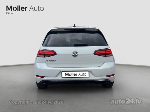 White Volkswagen Golf 2018 in Parnu, with an engine capacity of 0.00 L and mileage of 181 thousand km for 9990 €, photo 3 on AUTOMOTO.COM.LV