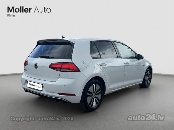 White Volkswagen Golf 2018 in Parnu, with an engine capacity of 0.00 L and mileage of 181 thousand km for 9990 €, photo 4 on AUTOMOTO.COM.LV