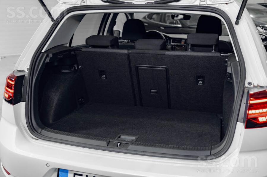 Balts Volkswagen Golf 2018 Rīga, ar dzinēja tilpumu 1.40 L un nobraukumu 88 tūkst. km par 12900 €, foto 11 vietnē AUTOMOTO.COM.LV