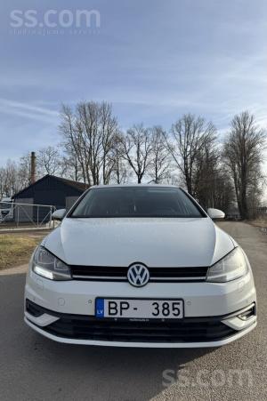 White Volkswagen Golf 2018 in Cesis, with an engine capacity of 1.60 L and mileage of 267 thousand km for 7990 €, photo 4 on AUTOMOTO.COM.LV