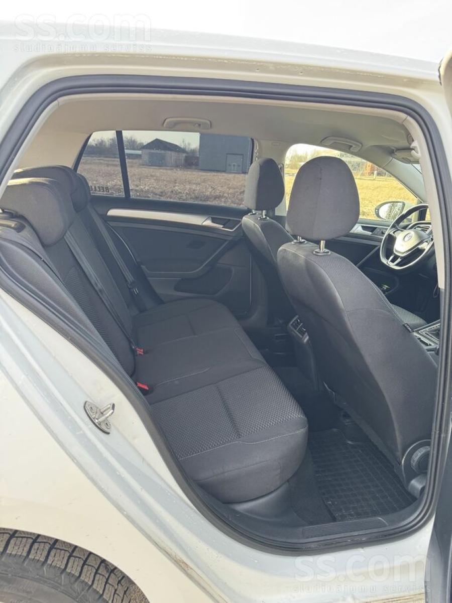White Volkswagen Golf 2018 in Cesis, with an engine capacity of 1.60 L and mileage of 267 thousand km for 7990 €, photo 6 on AUTOMOTO.COM.LV