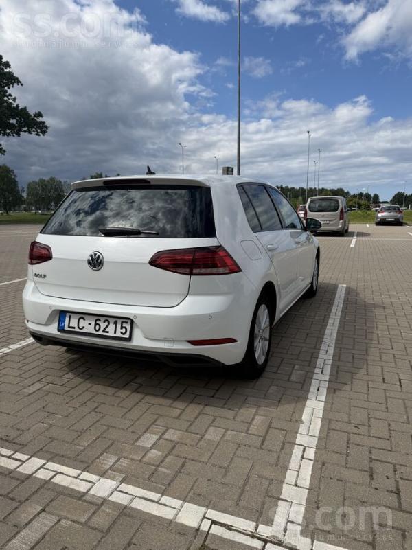 White Volkswagen Golf 2018 in Riga, with an engine capacity of 1.40 L and mileage of 149 thousand km for 10400 €, photo 4 on AUTOMOTO.COM.LV