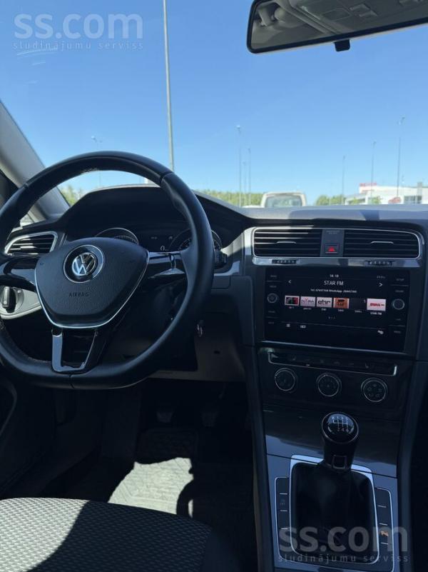 White Volkswagen Golf 2018 in Riga, with an engine capacity of 1.40 L and mileage of 149 thousand km for 10400 €, photo 5 on AUTOMOTO.COM.LV