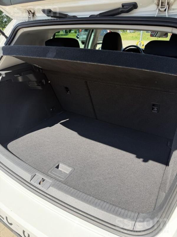White Volkswagen Golf 2018 in Riga, with an engine capacity of 1.40 L and mileage of 149 thousand km for 10400 €, photo 10 on AUTOMOTO.COM.LV