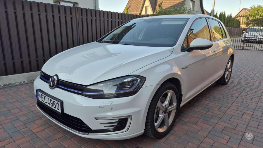 White Volkswagen Golf 2018 in Marijampole, with an engine capacity of 0.00 L and mileage of 210 thousand km for 9500 €, photo 1 on AUTOMOTO.COM.LV