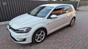 White Volkswagen Golf 2018 in Marijampole, with an engine capacity of 0.00 L and mileage of 210 thousand km for 9500 €, photo 3 on AUTOMOTO.COM.LV