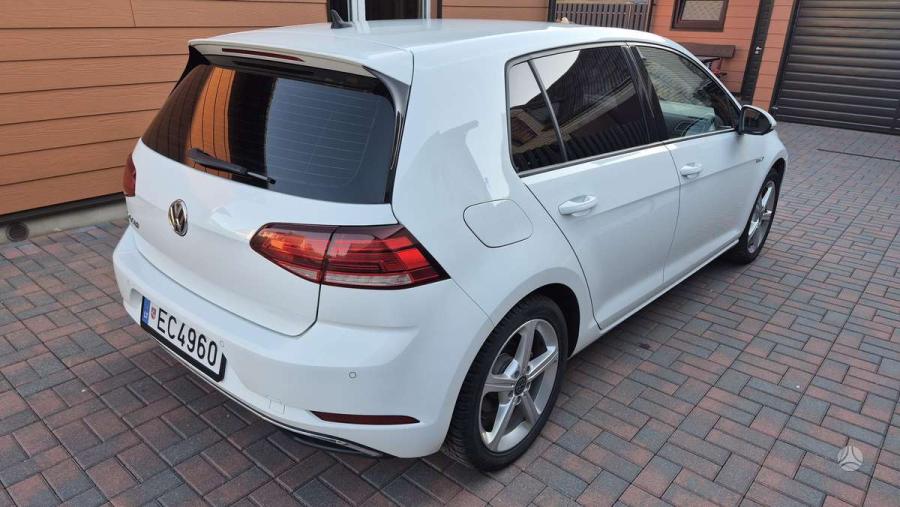 White Volkswagen Golf 2018 in Marijampole, with an engine capacity of 0.00 L and mileage of 210 thousand km for 9500 €, photo 7 on AUTOMOTO.COM.LV