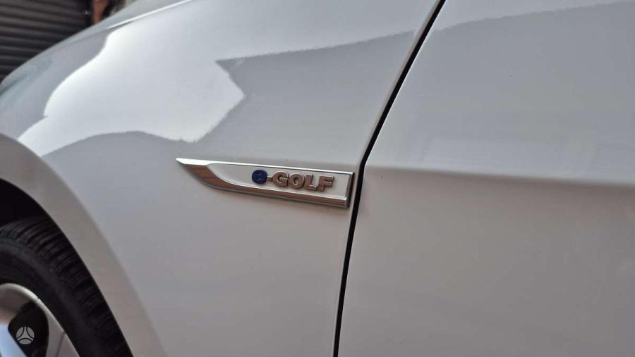 White Volkswagen Golf 2018 in Marijampole, with an engine capacity of 0.00 L and mileage of 210 thousand km for 9500 €, photo 15 on AUTOMOTO.COM.LV