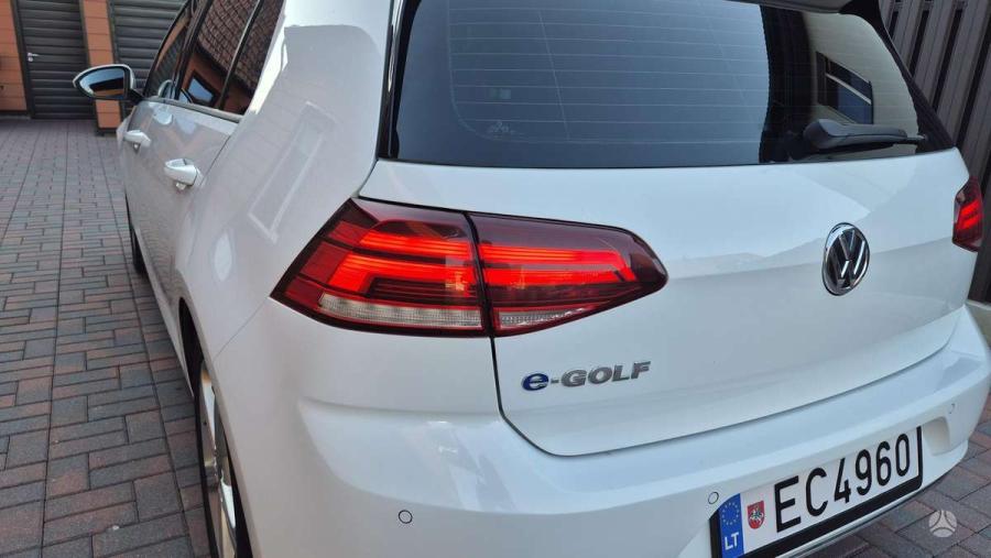 White Volkswagen Golf 2018 in Marijampole, with an engine capacity of 0.00 L and mileage of 210 thousand km for 9500 €, photo 16 on AUTOMOTO.COM.LV