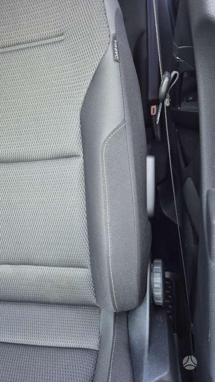 White Volkswagen Golf 2018 in Marijampole, with an engine capacity of 0.00 L and mileage of 210 thousand km for 9500 €, photo 20 on AUTOMOTO.COM.LV