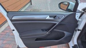 White Volkswagen Golf 2018 in Marijampole, with an engine capacity of 0.00 L and mileage of 210 thousand km for 9500 €, photo 21 on AUTOMOTO.COM.LV