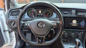 White Volkswagen Golf 2018 in Marijampole, with an engine capacity of 0.00 L and mileage of 210 thousand km for 9500 €, photo 25 on AUTOMOTO.COM.LV