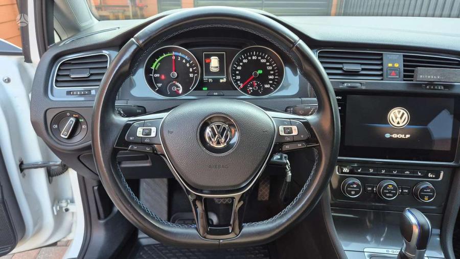 White Volkswagen Golf 2018 in Marijampole, with an engine capacity of 0.00 L and mileage of 210 thousand km for 9500 €, photo 25 on AUTOMOTO.COM.LV