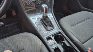 White Volkswagen Golf 2018 in Marijampole, with an engine capacity of 0.00 L and mileage of 210 thousand km for 9500 €, photo 27 on AUTOMOTO.COM.LV