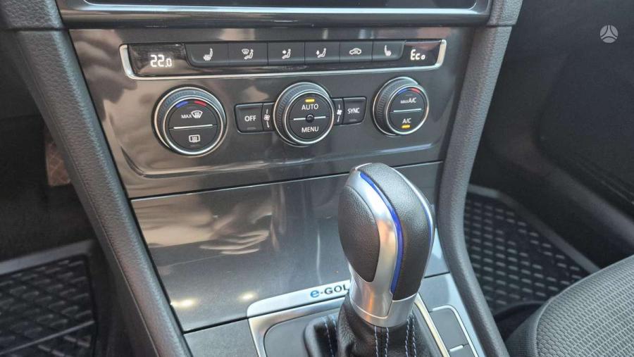 White Volkswagen Golf 2018 in Marijampole, with an engine capacity of 0.00 L and mileage of 210 thousand km for 9500 €, photo 28 on AUTOMOTO.COM.LV