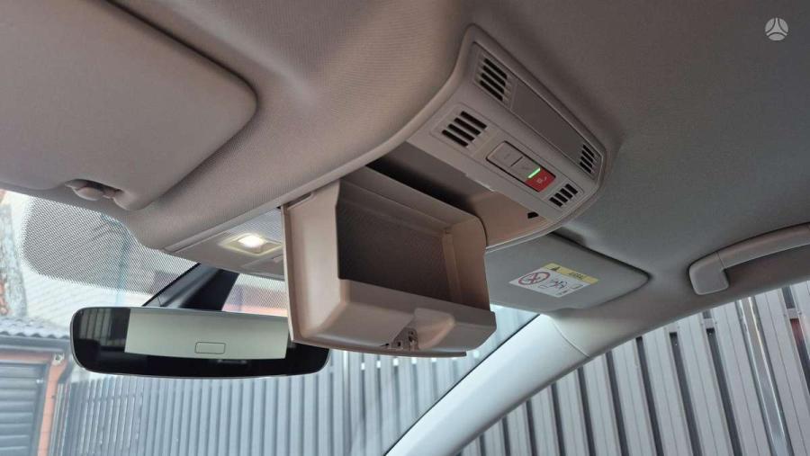 White Volkswagen Golf 2018 in Marijampole, with an engine capacity of 0.00 L and mileage of 210 thousand km for 9500 €, photo 36 on AUTOMOTO.COM.LV