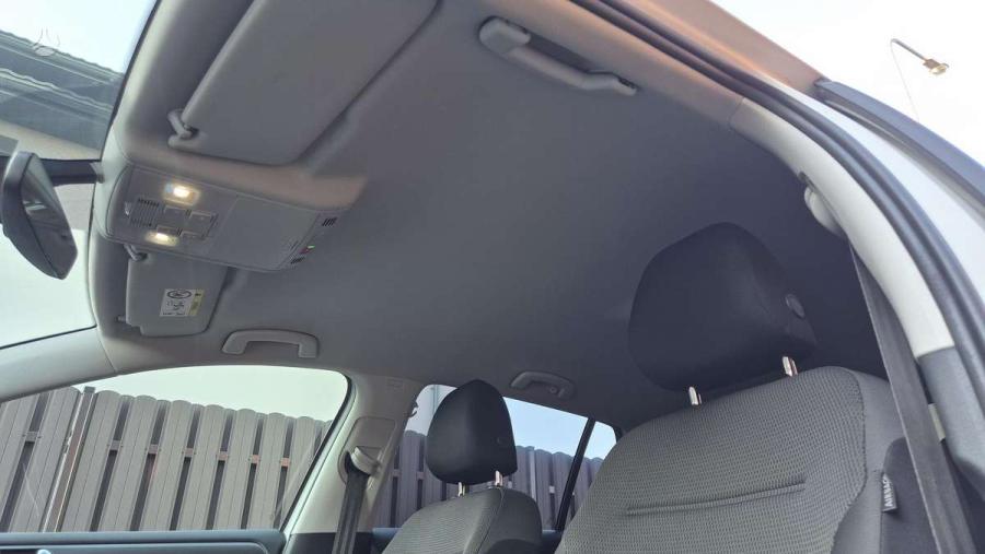 White Volkswagen Golf 2018 in Marijampole, with an engine capacity of 0.00 L and mileage of 210 thousand km for 9500 €, photo 37 on AUTOMOTO.COM.LV