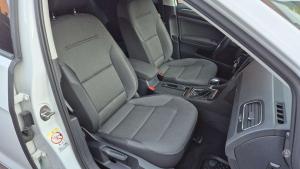 White Volkswagen Golf 2018 in Marijampole, with an engine capacity of 0.00 L and mileage of 210 thousand km for 9500 €, photo 38 on AUTOMOTO.COM.LV