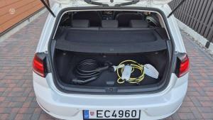 White Volkswagen Golf 2018 in Marijampole, with an engine capacity of 0.00 L and mileage of 210 thousand km for 9500 €, photo 42 on AUTOMOTO.COM.LV