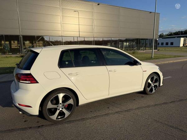 White Volkswagen Golf 2018 in Prienai, with an engine capacity of 1.98 L and mileage of 101 thousand km for 12850 €, photo 7 on AUTOMOTO.COM.LV