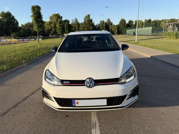 White Volkswagen Golf 2018 in Prienai, with an engine capacity of 1.98 L and mileage of 101 thousand km for 12850 €, photo 9 on AUTOMOTO.COM.LV