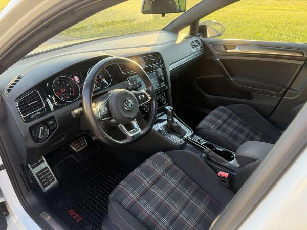 White Volkswagen Golf 2018 in Prienai, with an engine capacity of 1.98 L and mileage of 101 thousand km for 12850 €, photo 10 on AUTOMOTO.COM.LV