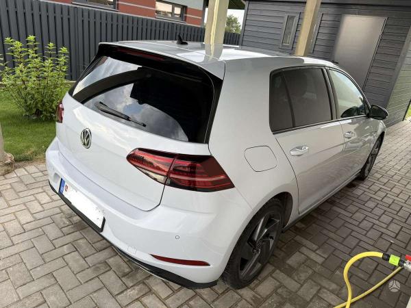 White Volkswagen Golf 2018 in Kaunas, with an engine capacity of 1.60 L and mileage of 100 thousand km for 13500 €, photo 5 on AUTOMOTO.COM.LV
