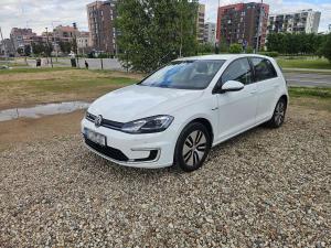 White Volkswagen Golf 2018 in Vilnius, with an engine capacity of 0.00 L and mileage of 69 thousand km for 12600 €, photo  on AUTOMOTO.COM.LV
